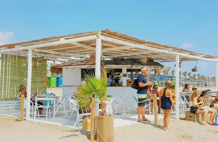 Baruri pe plajă în Valencia - Valenciana.ro